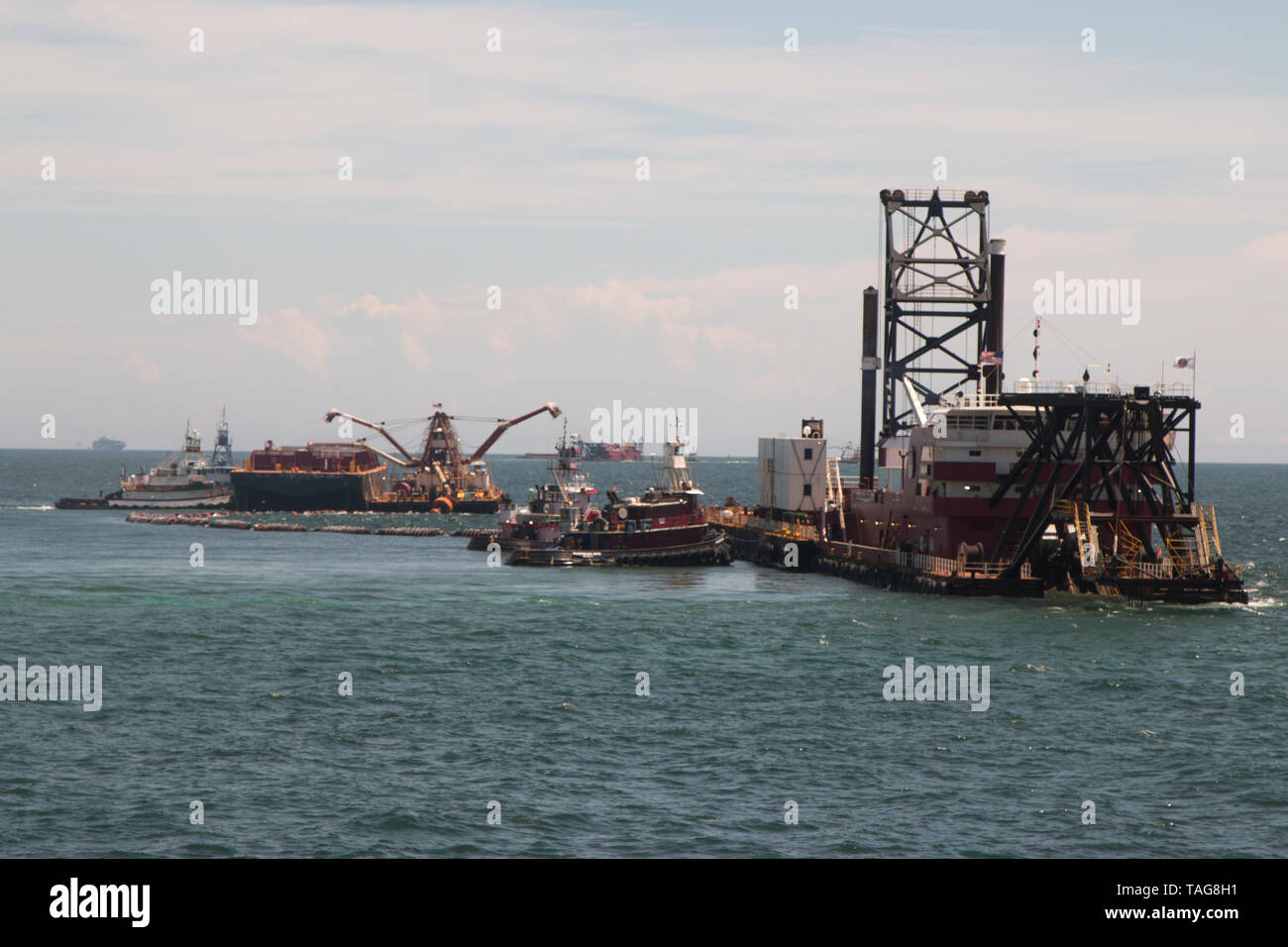 Dredging support hi-res stock photography and images - Alamy
