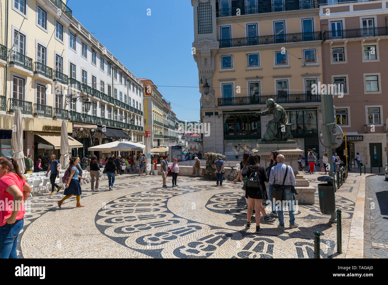 Largo do chiado hi-res stock photography and images - Alamy