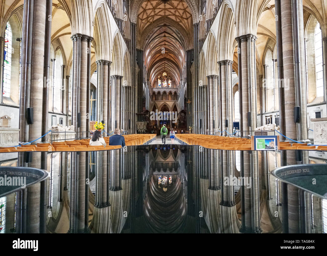 Salisbury Cathedral with perfect mirror image in reflecting pool Stock ...