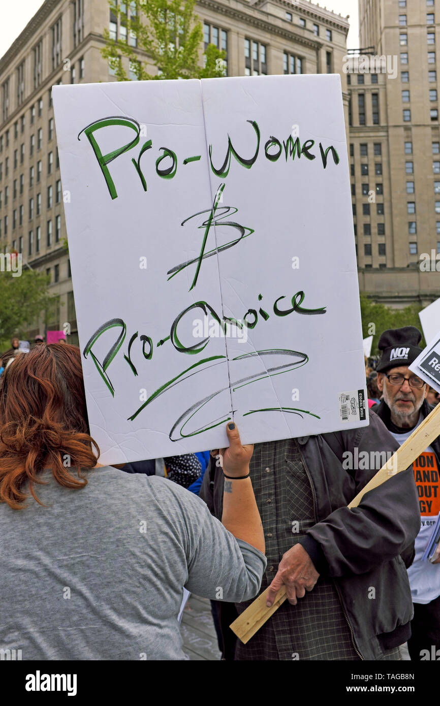 Ohio woman pro choice hi-res stock photography and images - Alamy