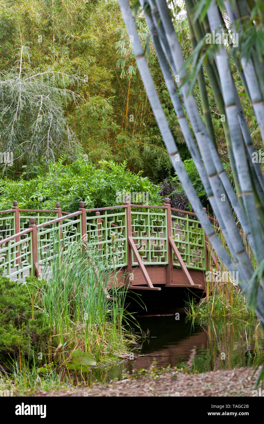 Asian style bridge hi-res stock photography and images - Alamy