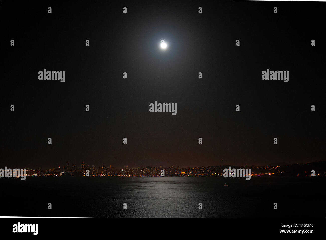Moonlight over city hi-res stock photography and images - Alamy