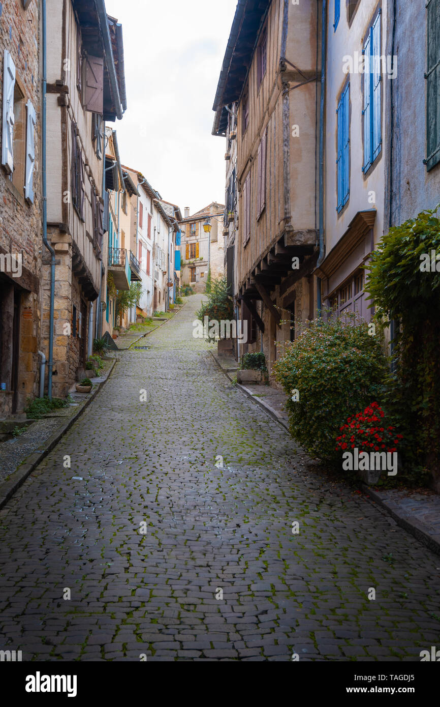 Dark street lane hi-res stock photography and images - Alamy