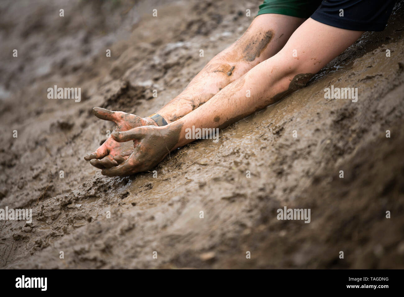Man giving man helping hand hi-res stock photography and images - Alamy