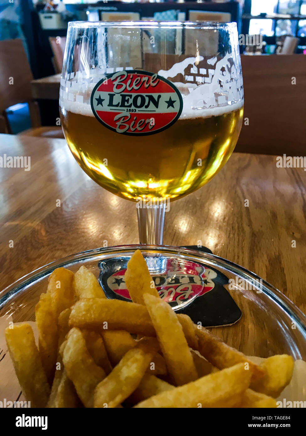 Frites de restaurant hi-res stock photography and images - Alamy