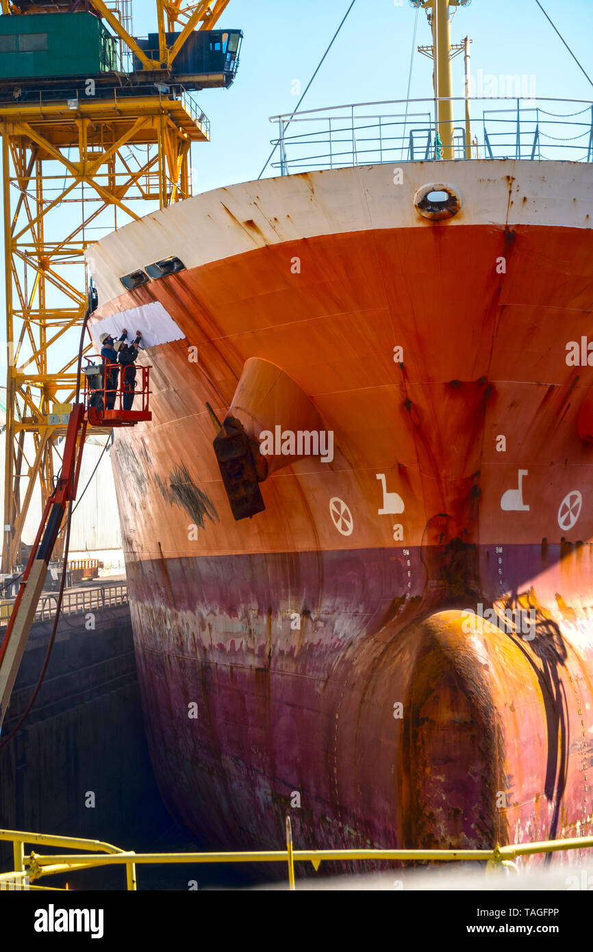 Ship being repaired hi-res stock photography and images - Alamy