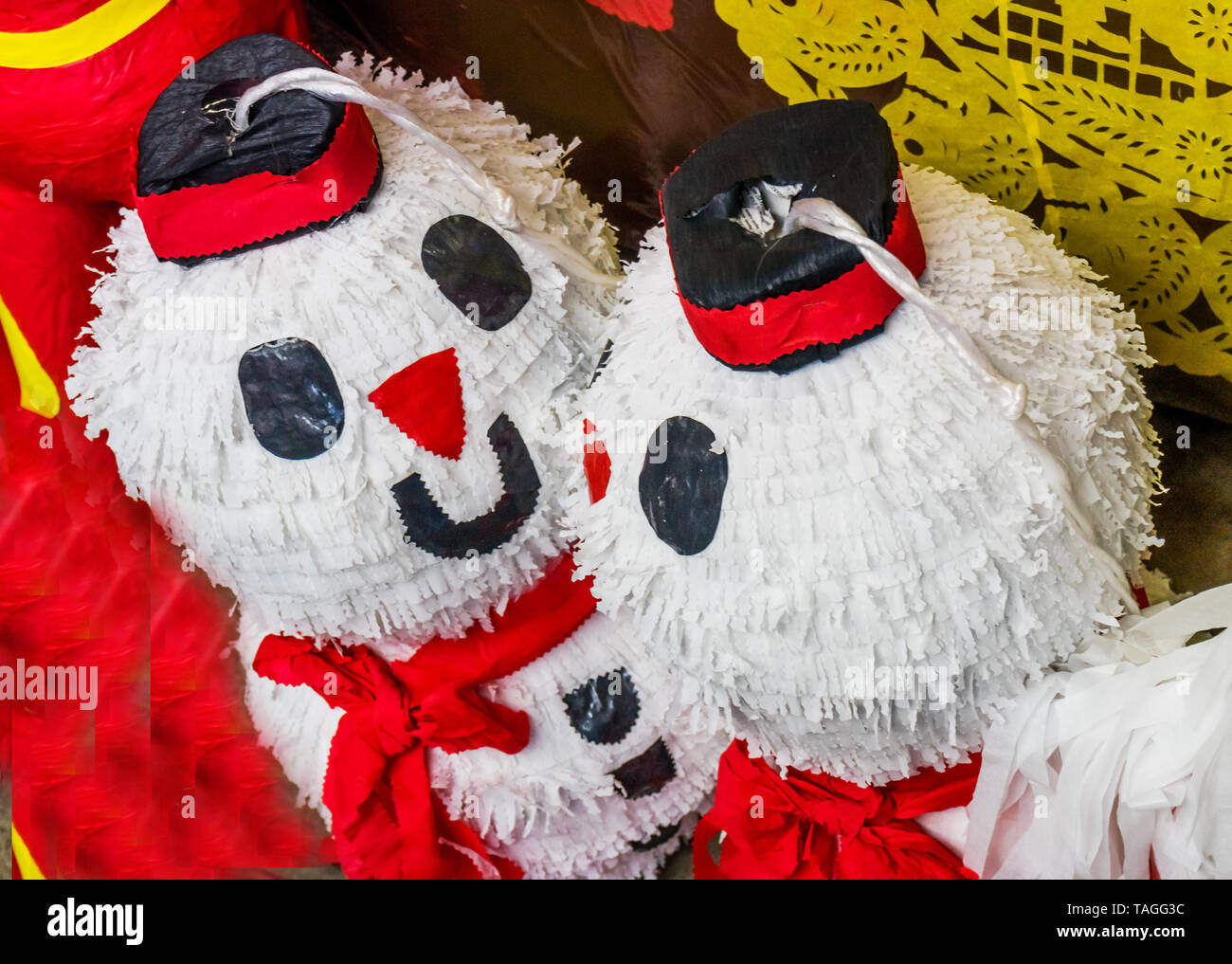 Snowmen pinatas hi-res stock photography and images - Alamy