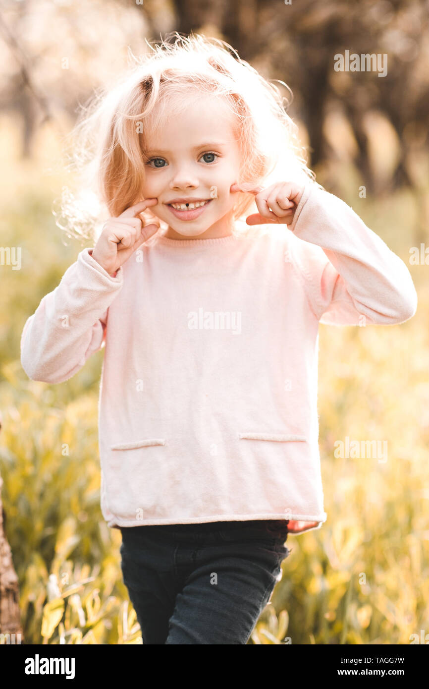 Blonde 4 year old girl hi-res stock photography and images - Alamy