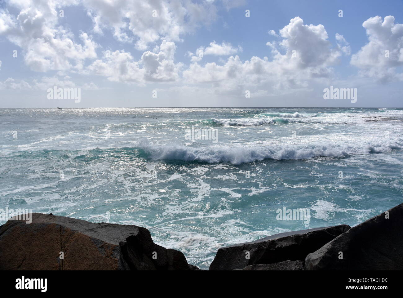 Beautiful weather at Buddina Beach along Pacific Boulevard (Sunshine ...