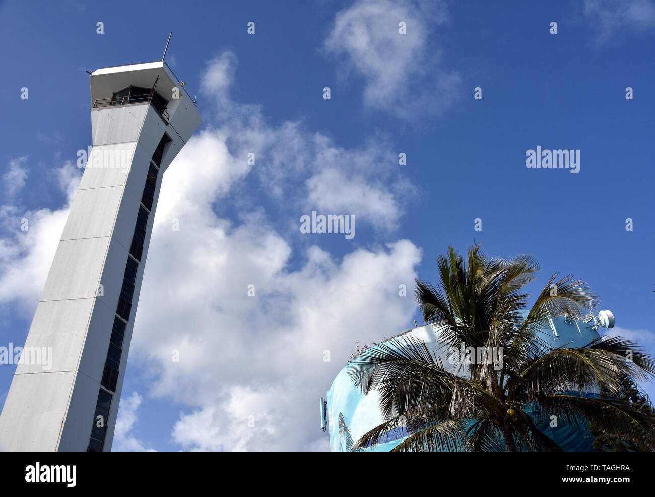 Point perpendicular lighthouse historical hi-res stock photography and ...