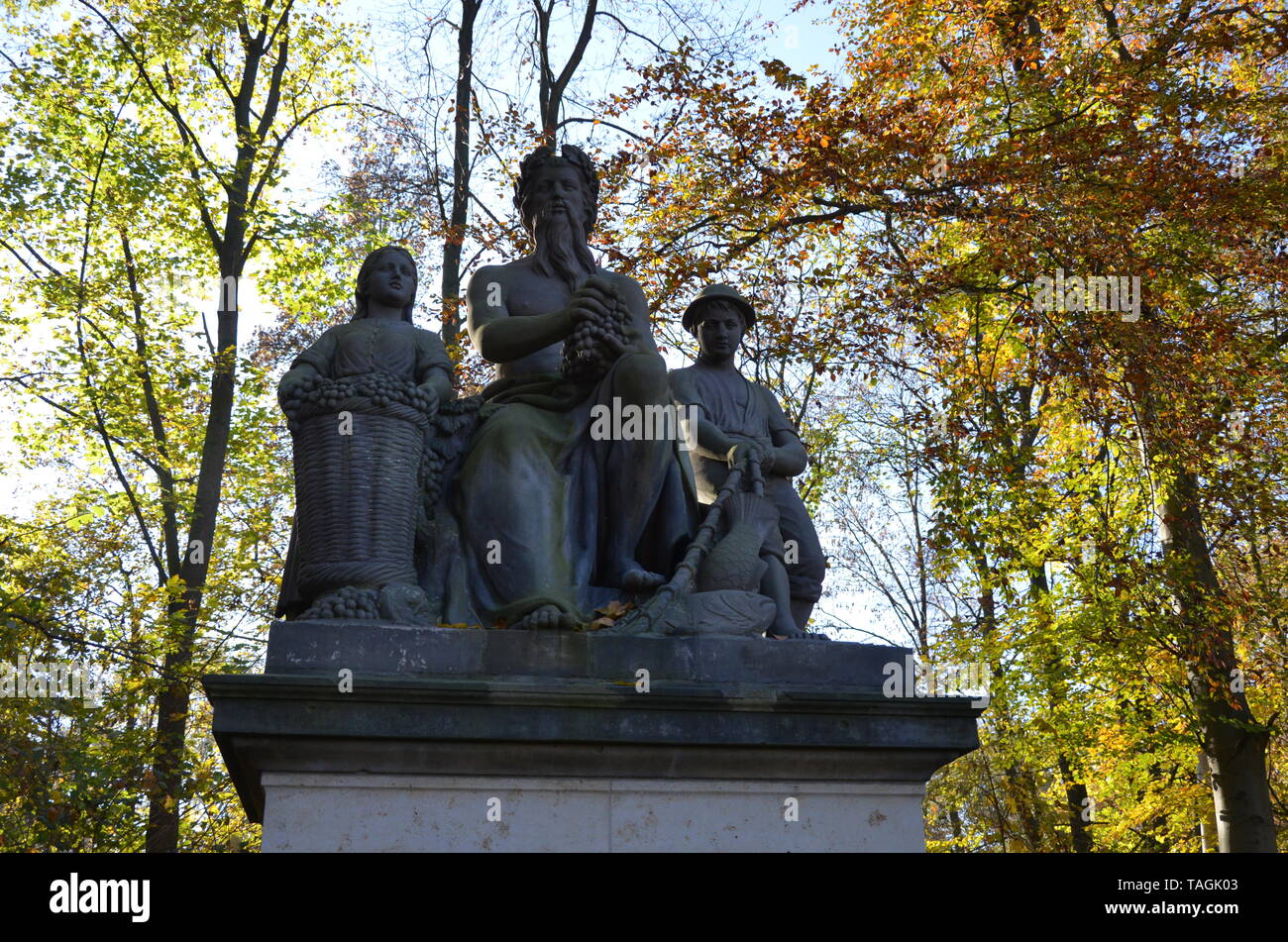 Statue in the Tiergarten in Berlin, Germany Stock Photo - Alamy