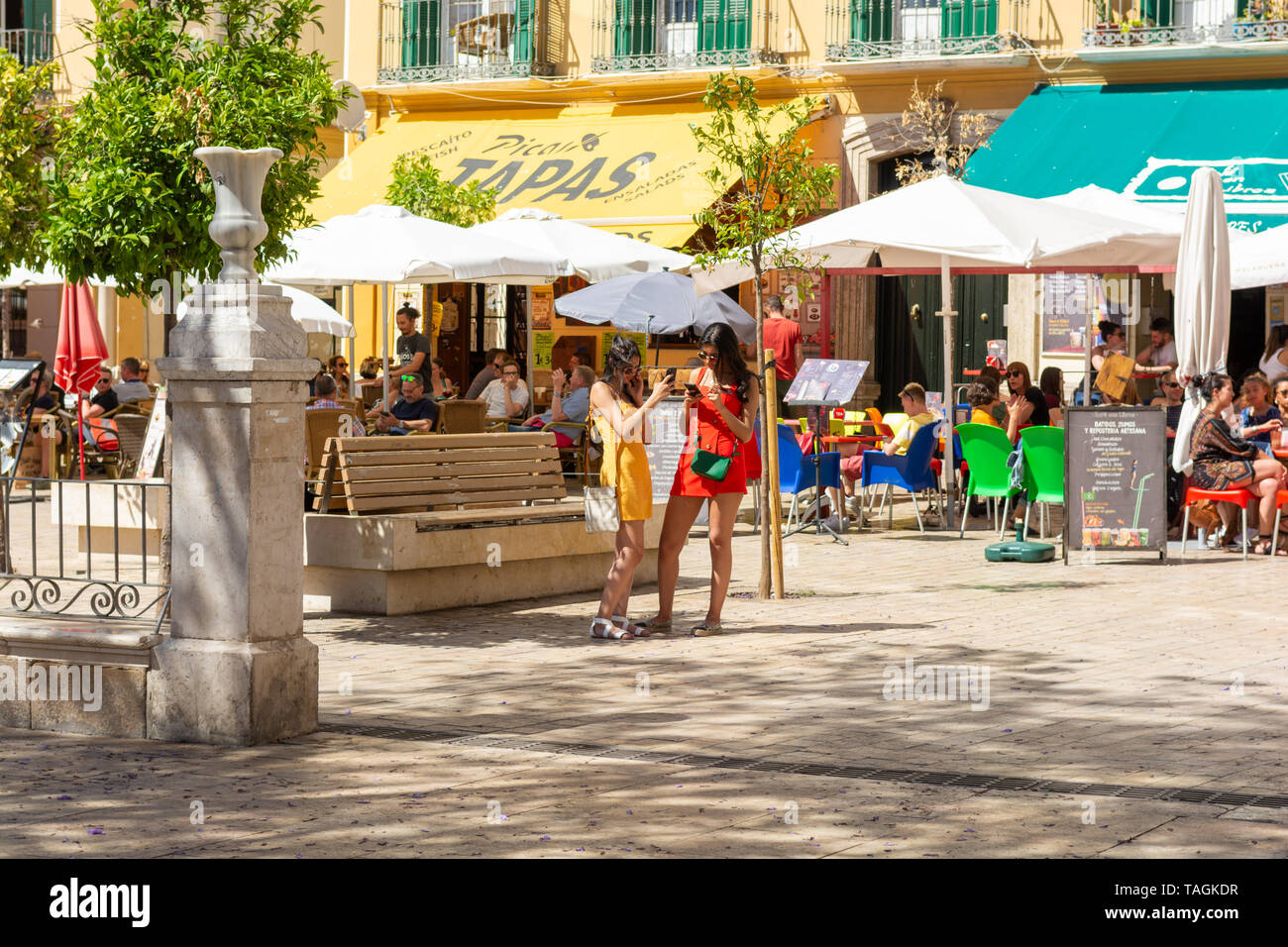 Girls wearing spanish dresses hi-res stock photography and images - Alamy