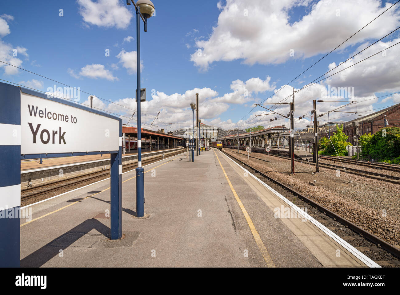 Welcome signs train station hi-res stock photography and images - Alamy