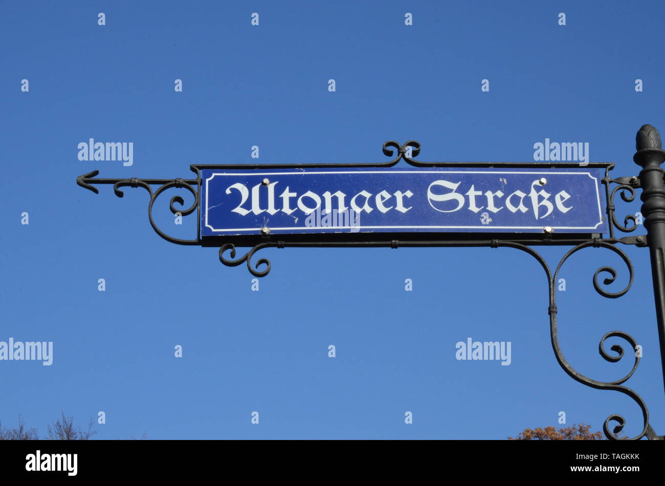 Tiergarten street sign hi-res stock photography and images - Alamy