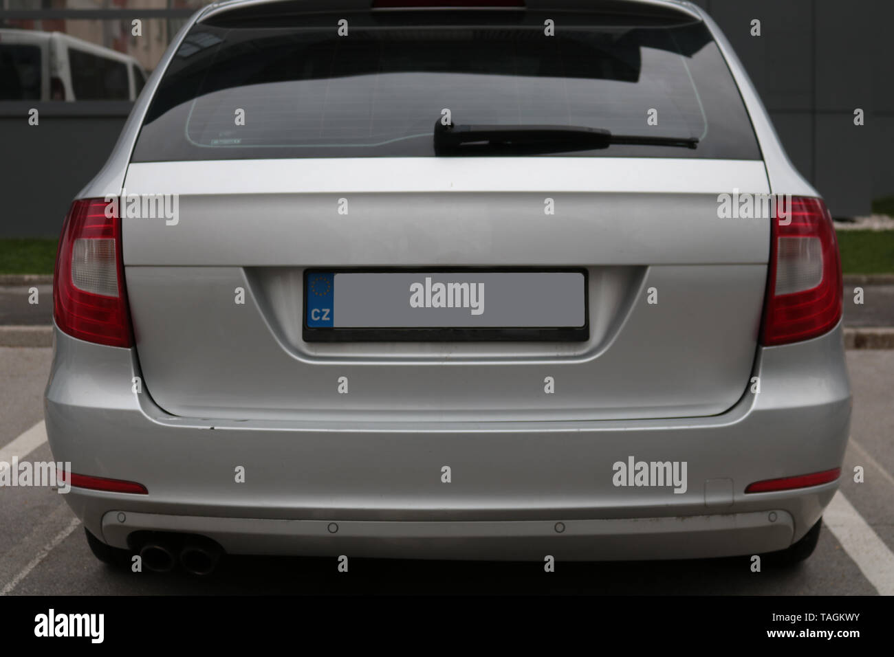 Back of car license plate hi-res stock photography and images - Alamy
