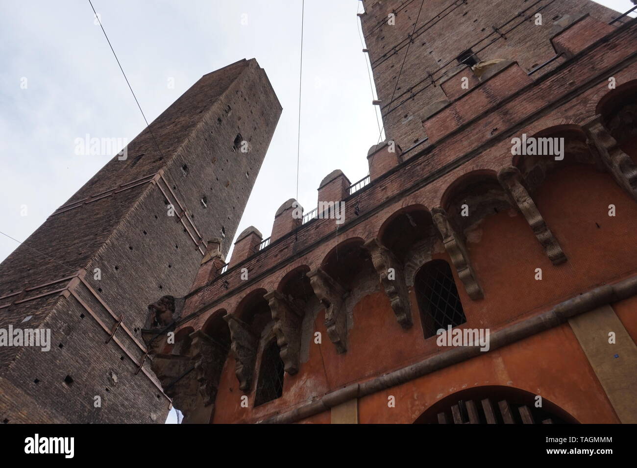 Le due torri hi-res stock photography and images - Alamy
