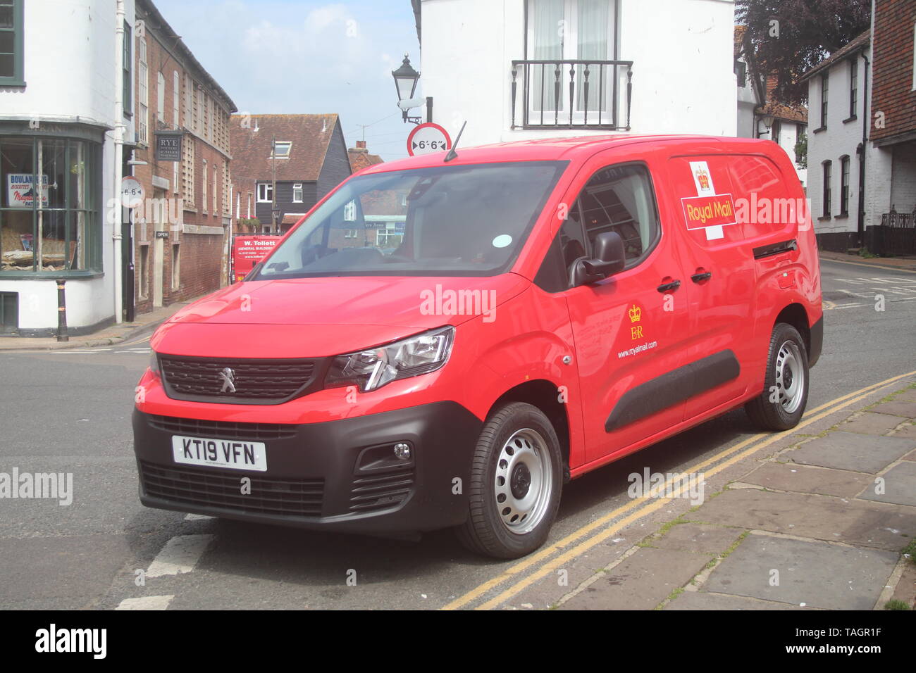 Royal mail peugeot delivery van hi-res stock photography and images - Alamy
