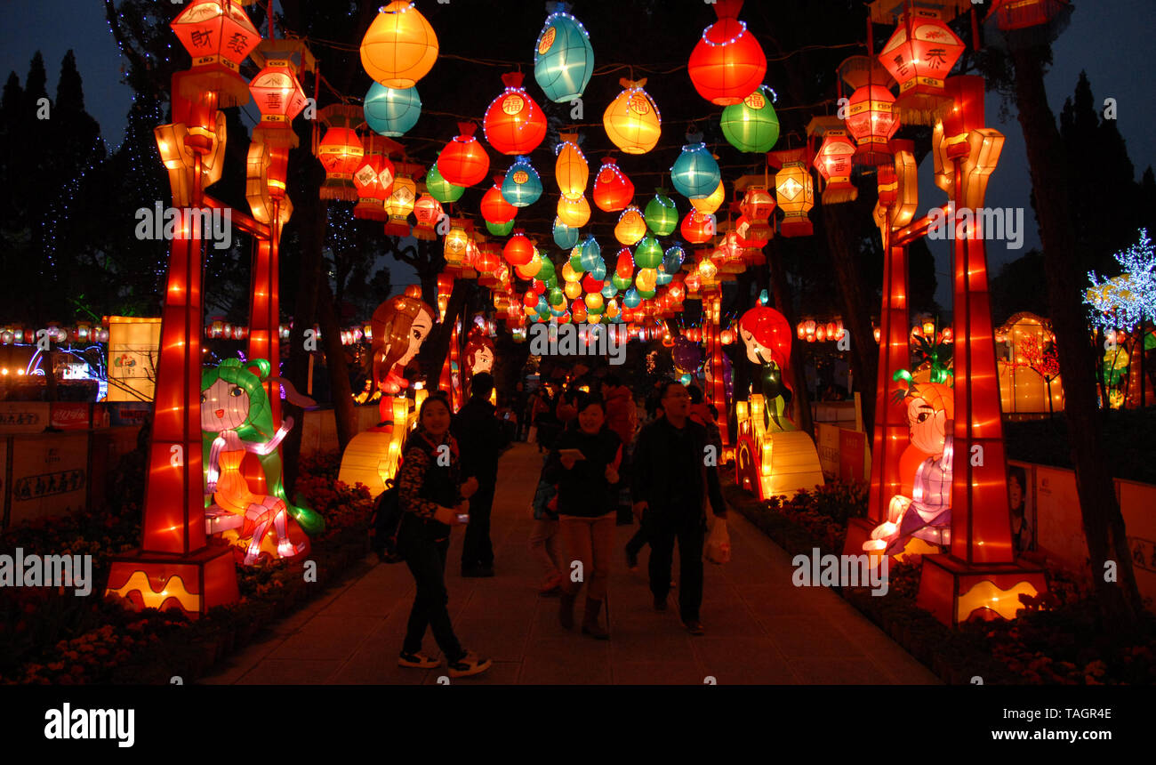 Colourful red chinese lanterns hi-res stock photography and images - Alamy