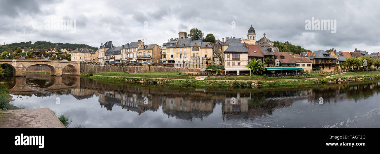 Panoramic view of Montignac and the Vezere River in the Perigord region ...