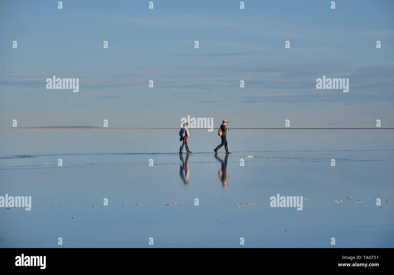 Reflections on the salt flats of the Salar de Uyuni, Bolivia Stock ...
