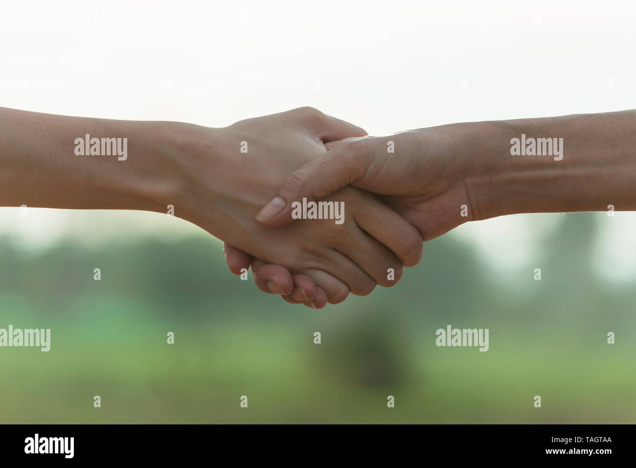 Two hands shaking hi-res stock photography and images - Alamy