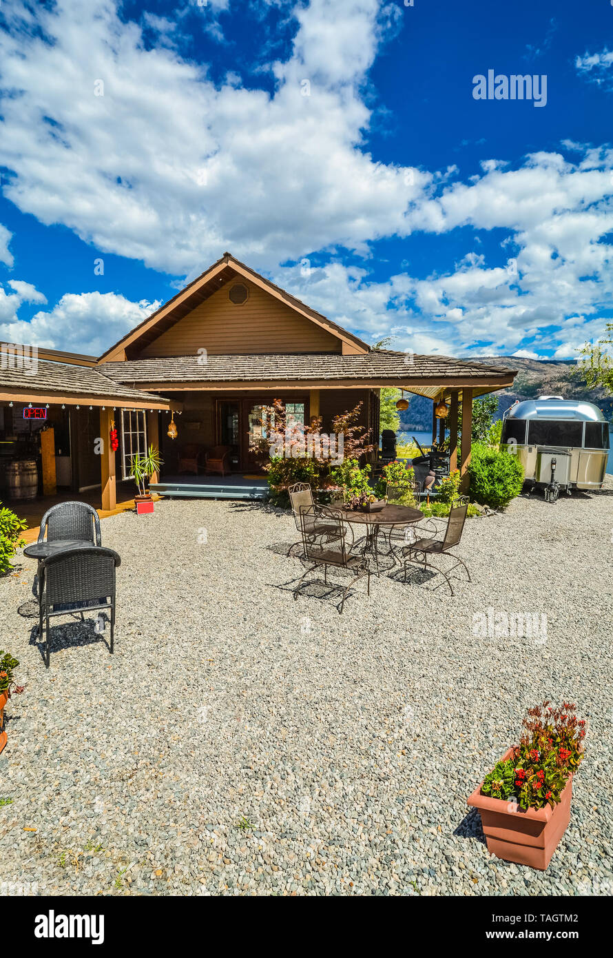 Blue sky outside cafe hi-res stock photography and images - Alamy
