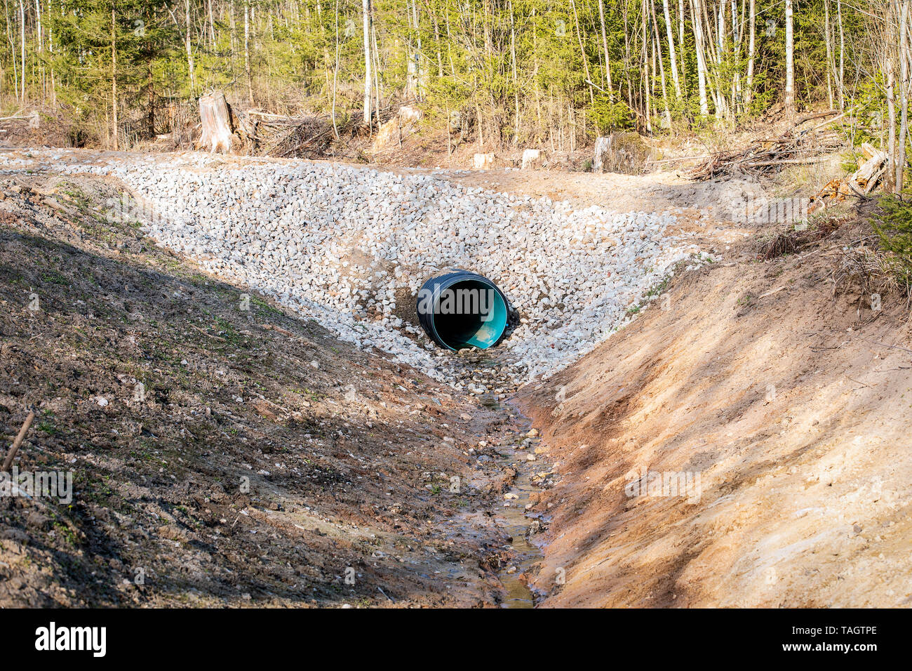 Stone culvert hi-res stock photography and images - Alamy