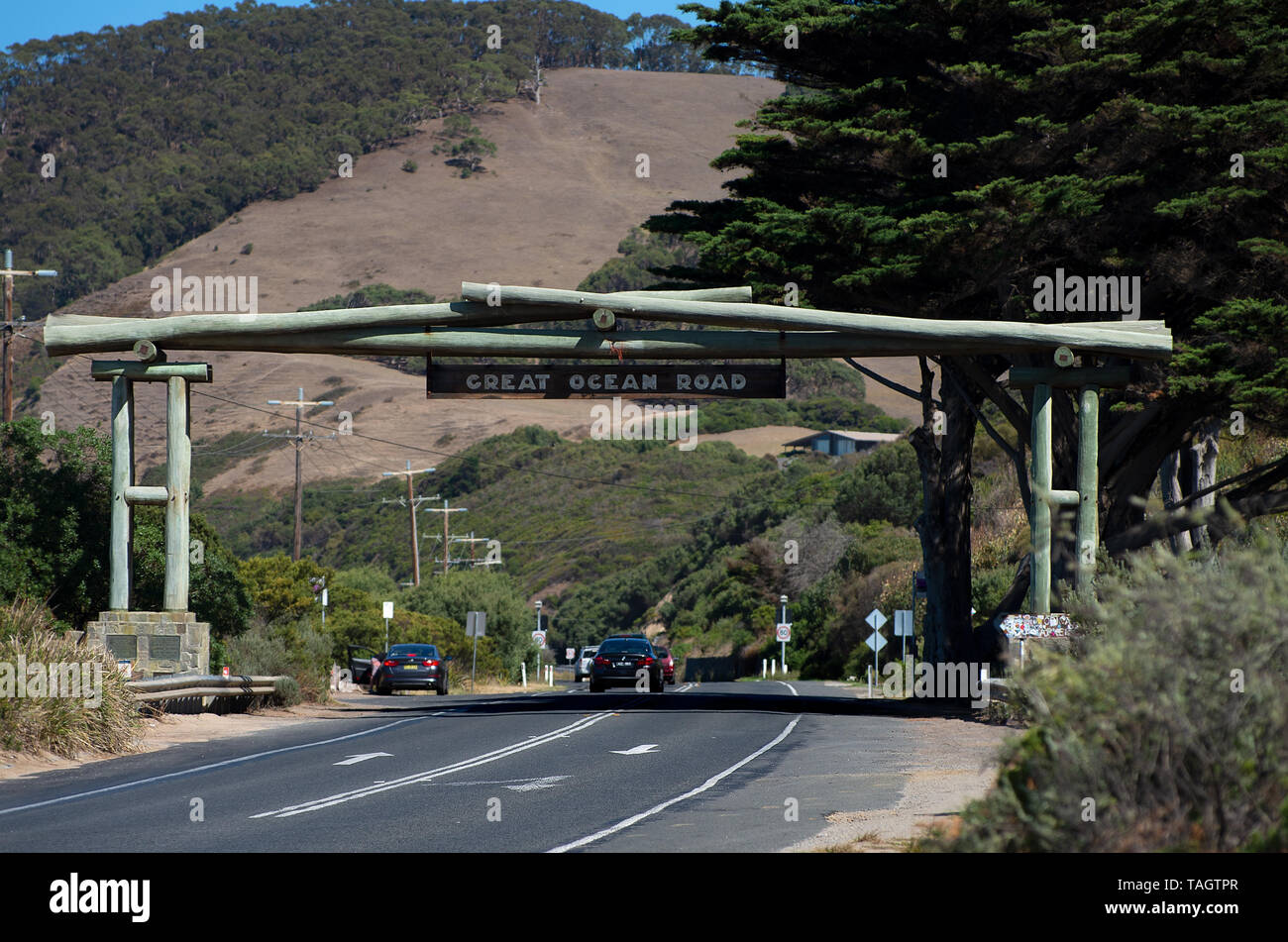 Great Ocean Road memorial road arch Stock Photo - Alamy