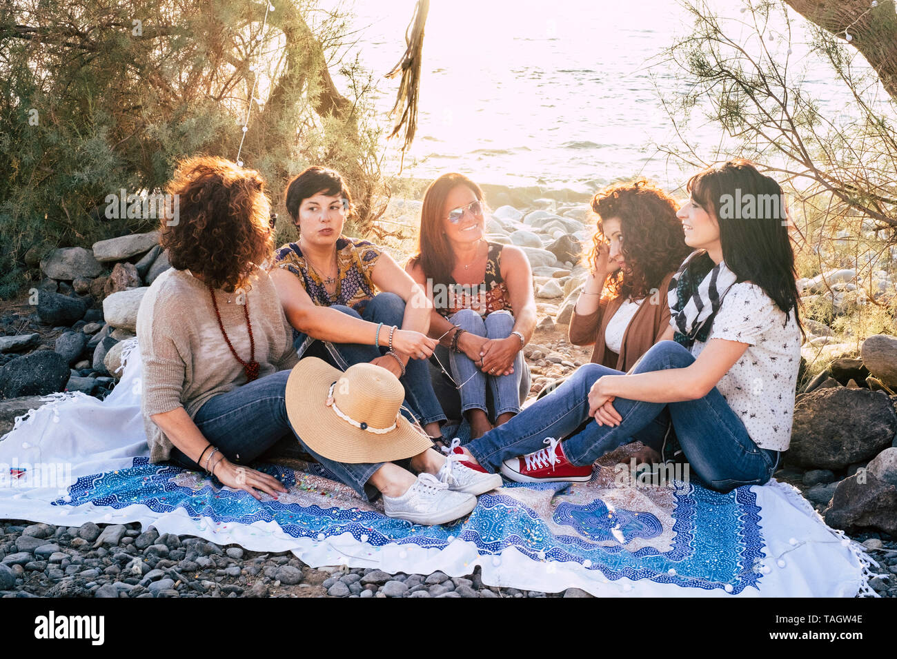 Adult friends beach 5 hi-res stock photography and images - Alamy