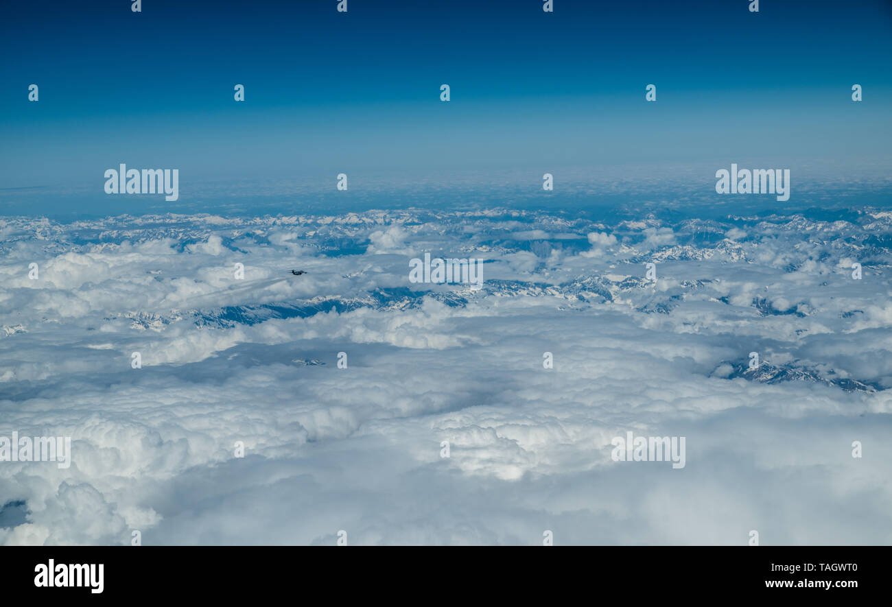 Small figure airplane hi-res stock photography and images - Alamy