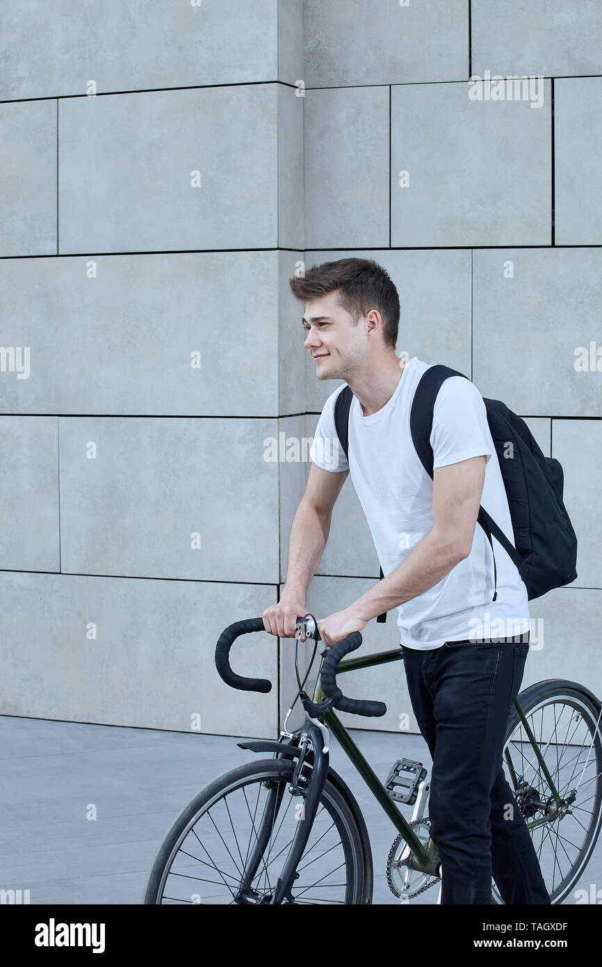 Handsome hipster man posing with bicycle in the city Stock Photo - Alamy