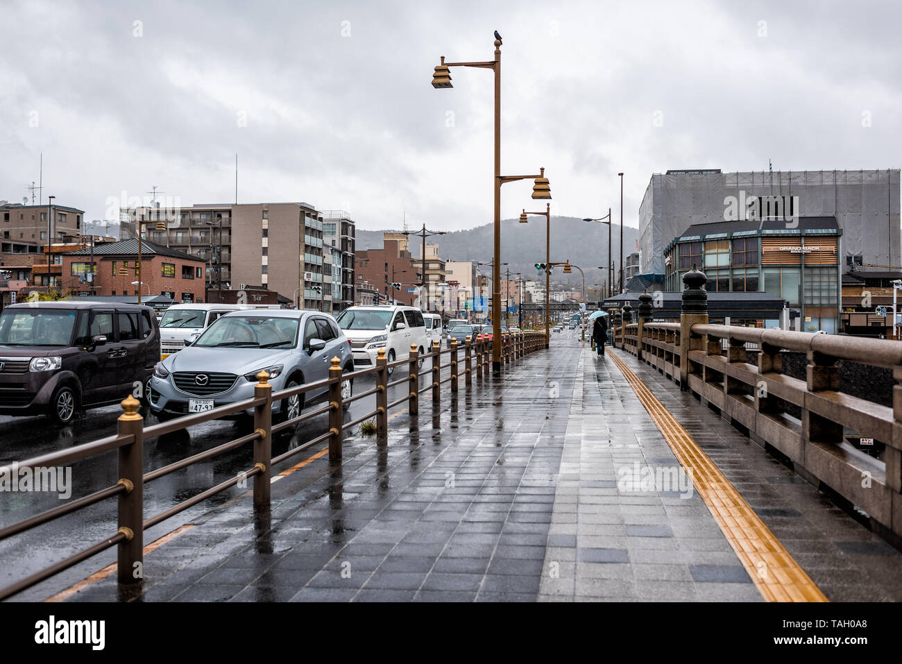 Gojo bridge kyoto hi-res stock photography and images - Alamy