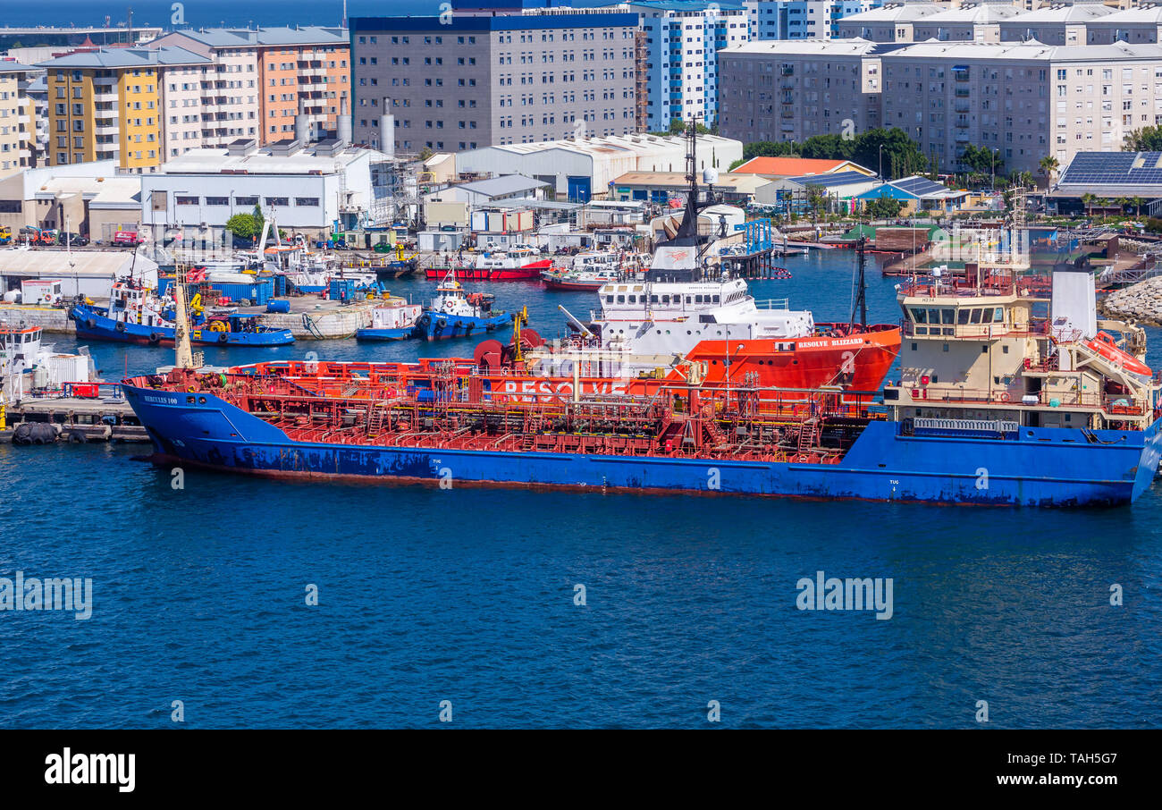 Orange tanker ship sailing hi-res stock photography and images - Alamy