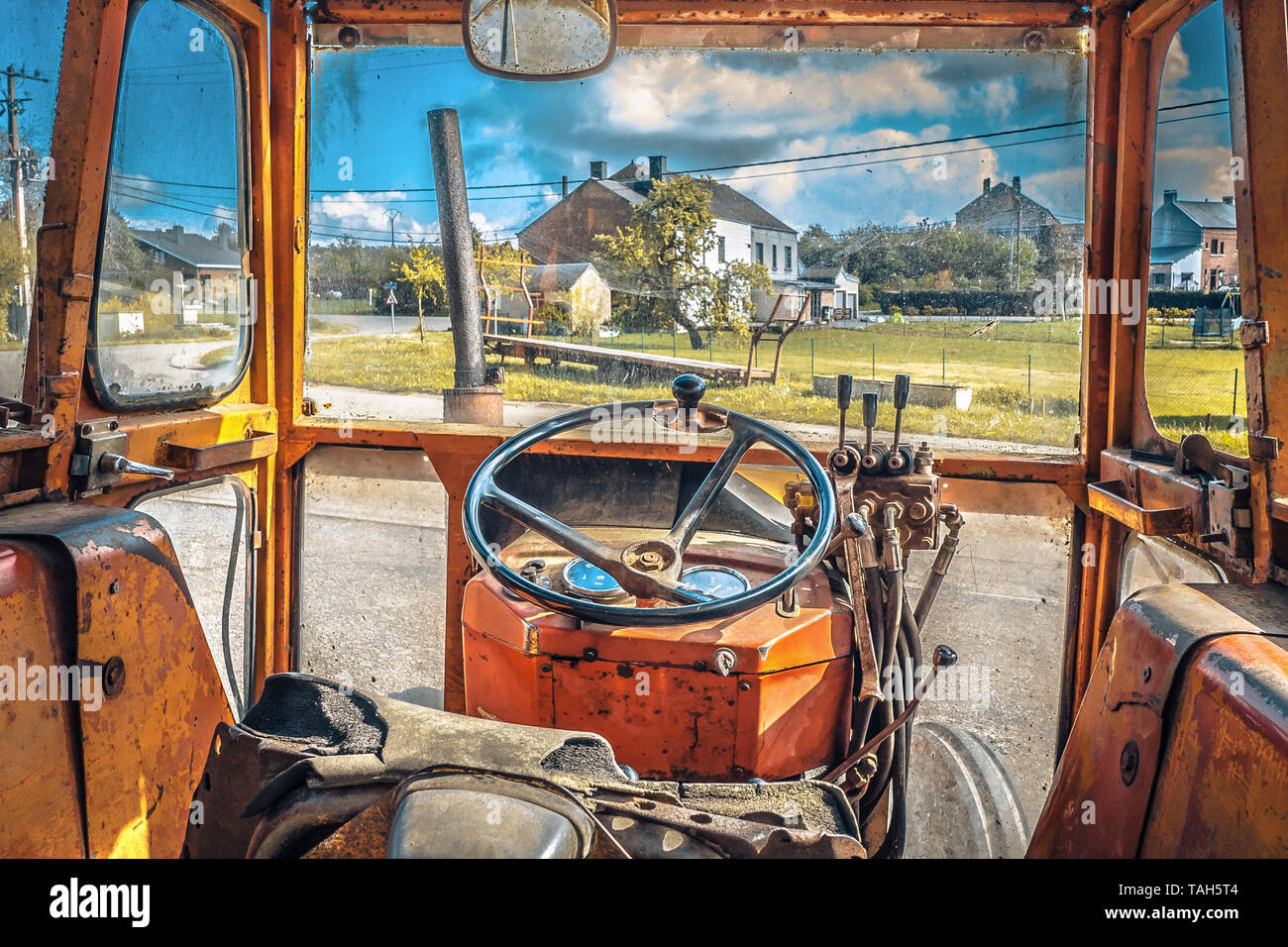 Side view of tractor hi-res stock photography and images - Alamy