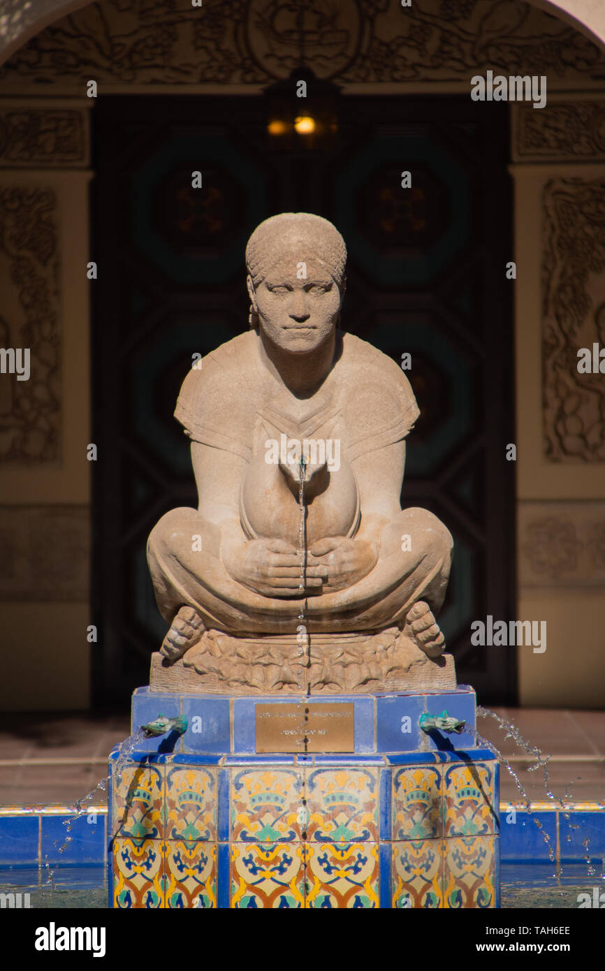 Aztec woman hi-res stock photography and images - Alamy