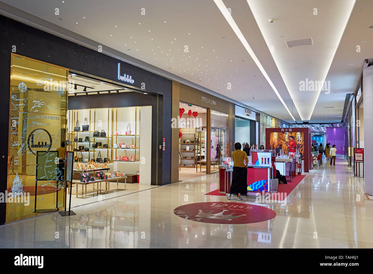 China shenzhen city shopping center hi-res stock photography and images ...