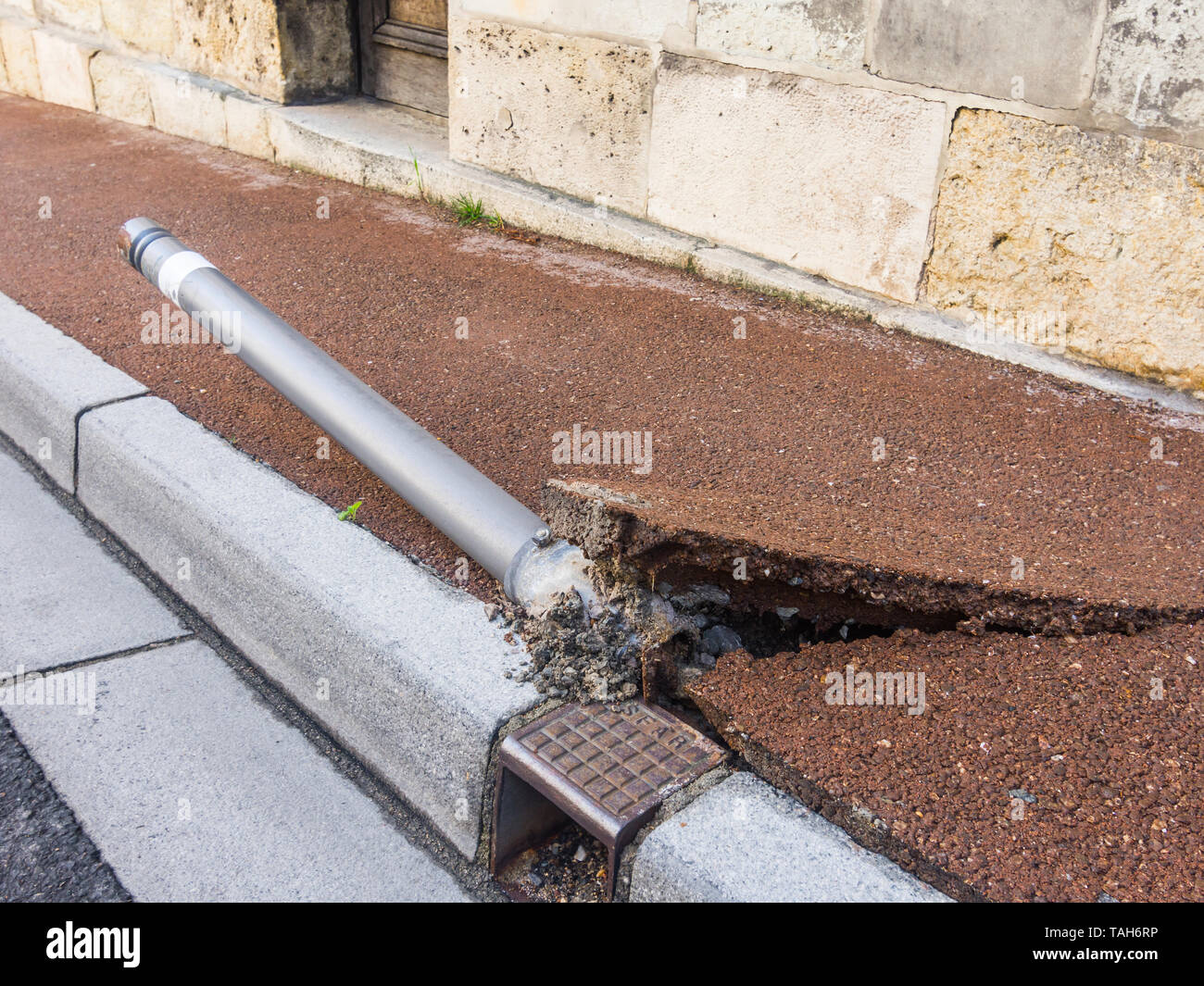 Sidewalk damaged hi-res stock photography and images - Alamy