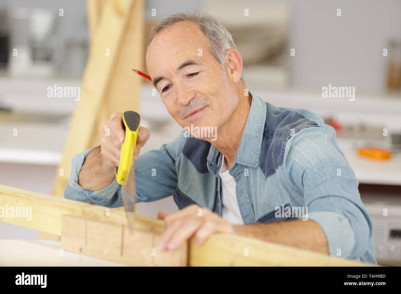 Man using handsaw hi-res stock photography and images - Alamy