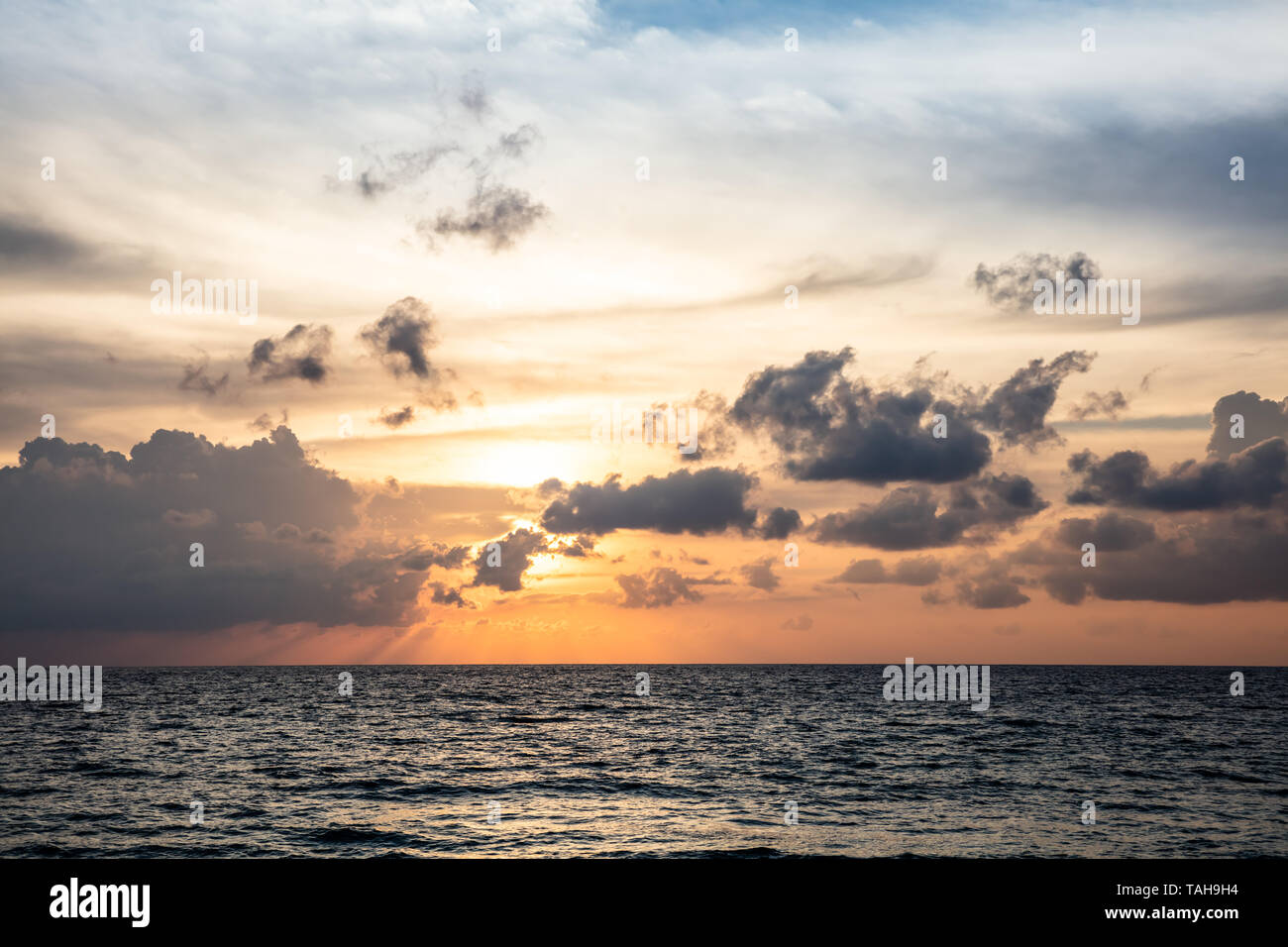 Sunset sky dramatic hi-res stock photography and images - Alamy