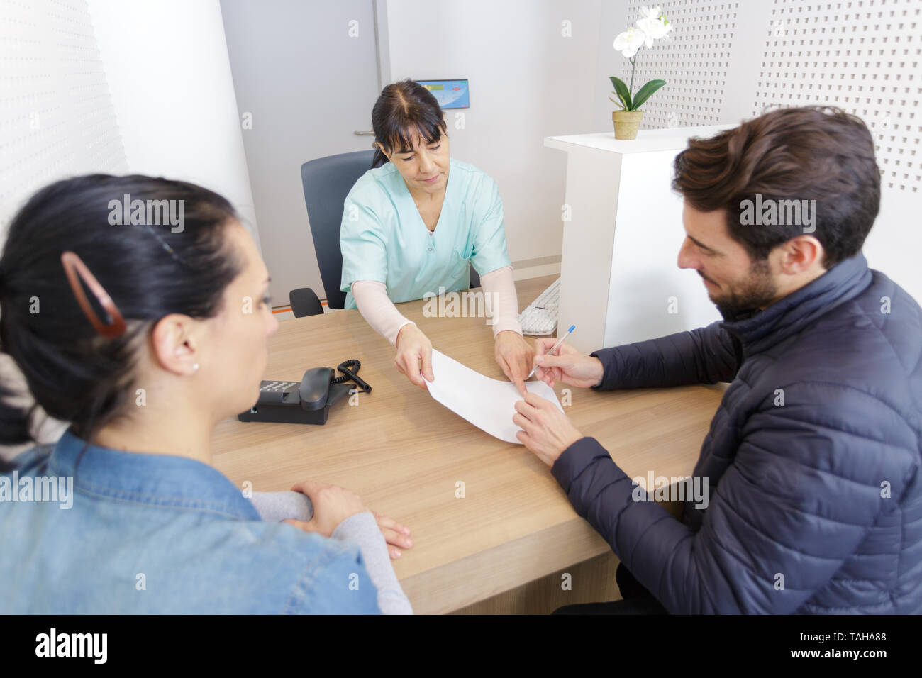 Hospital signing paperwork office hospital hi-res stock photography and ...