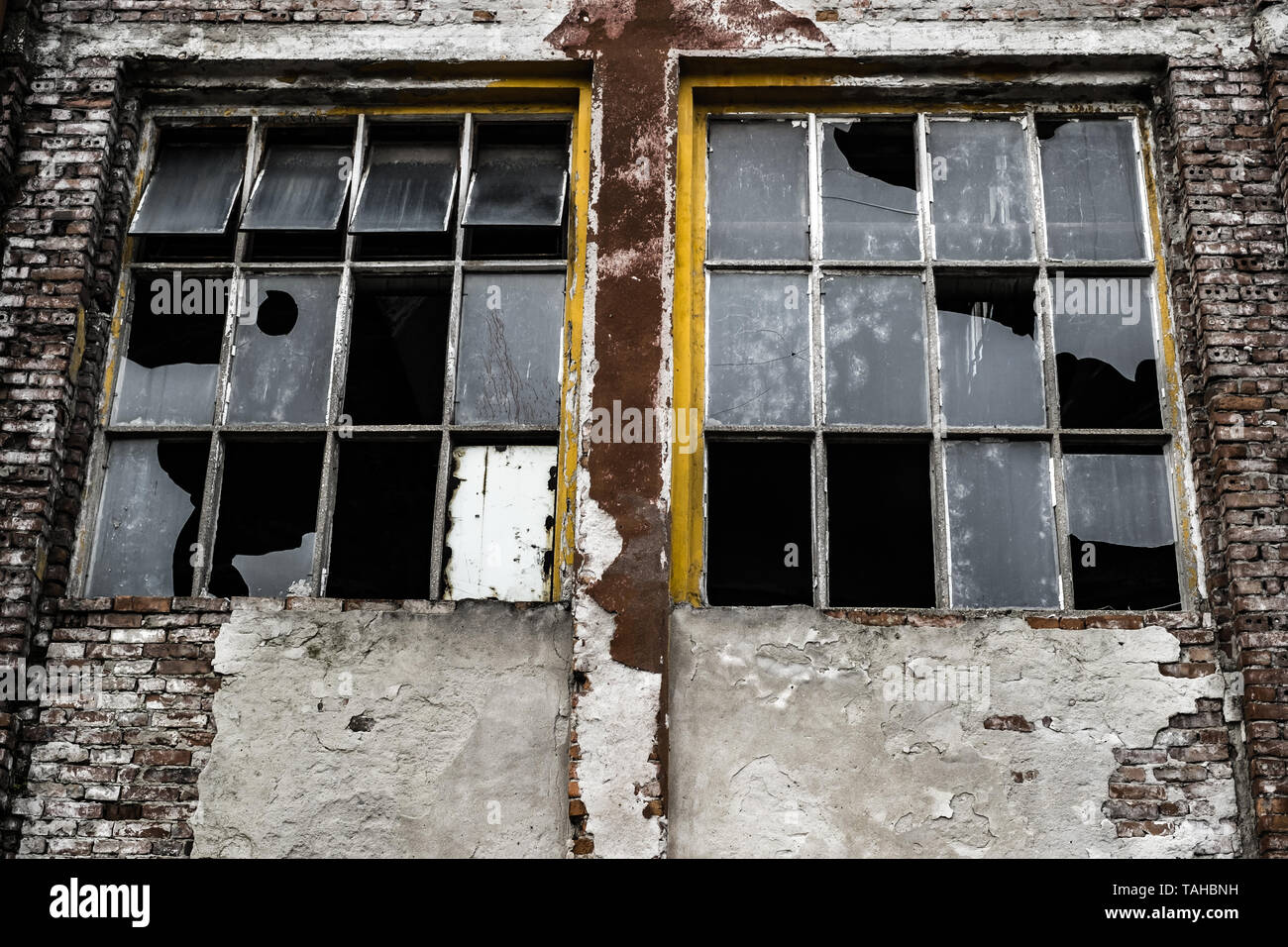 broken window of an industrial abandoned building Stock Photo - Alamy