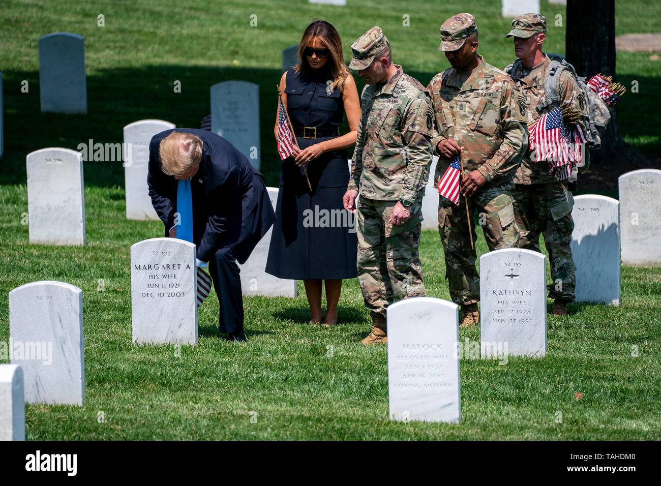 President trump in cemetery hi-res stock photography and images - Alamy