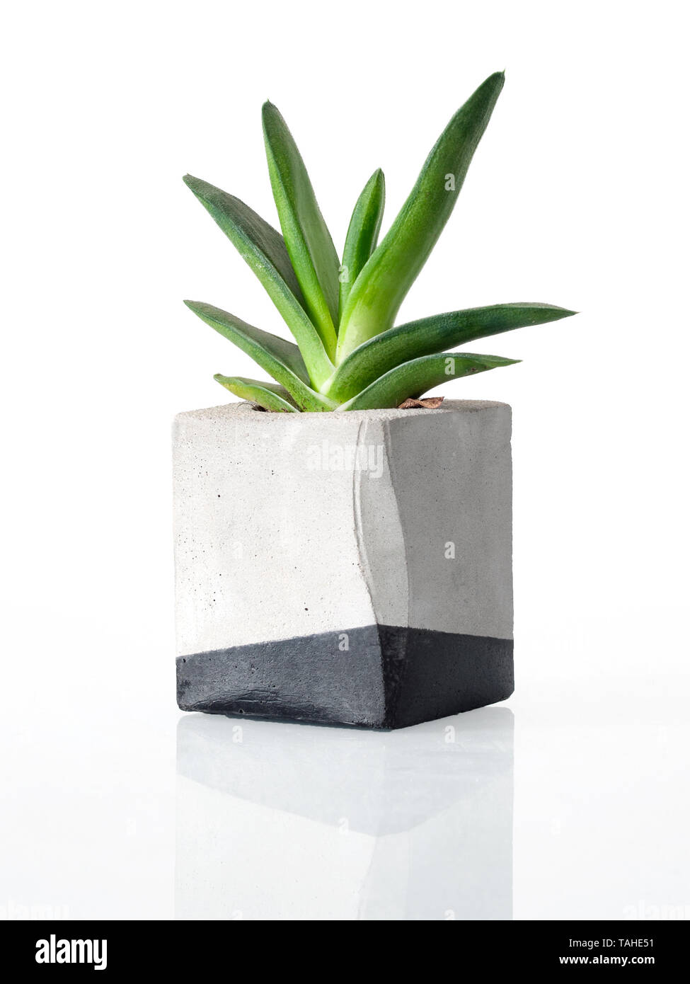 Cubic concrete hi-res stock photography and images - Alamy