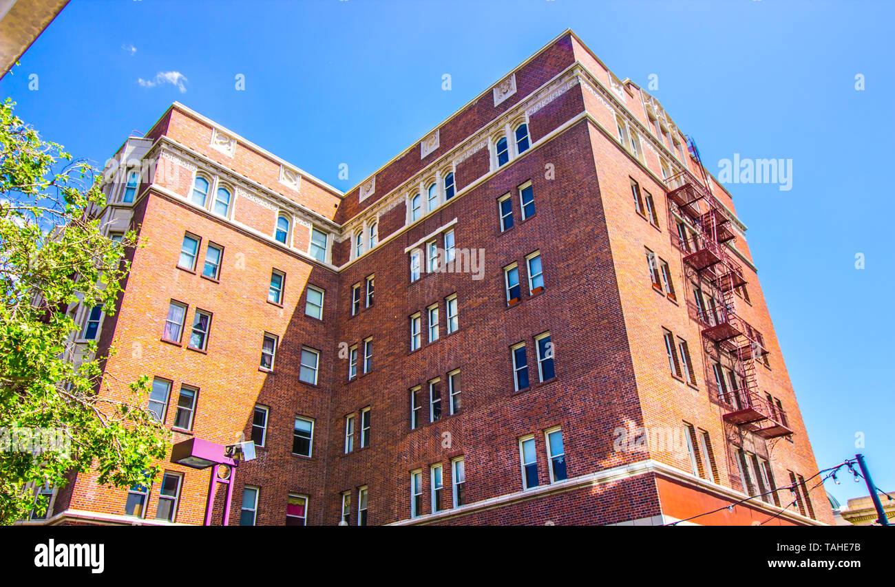 Old Vintage Used Brick Multi Story Building Stock Photo - Alamy