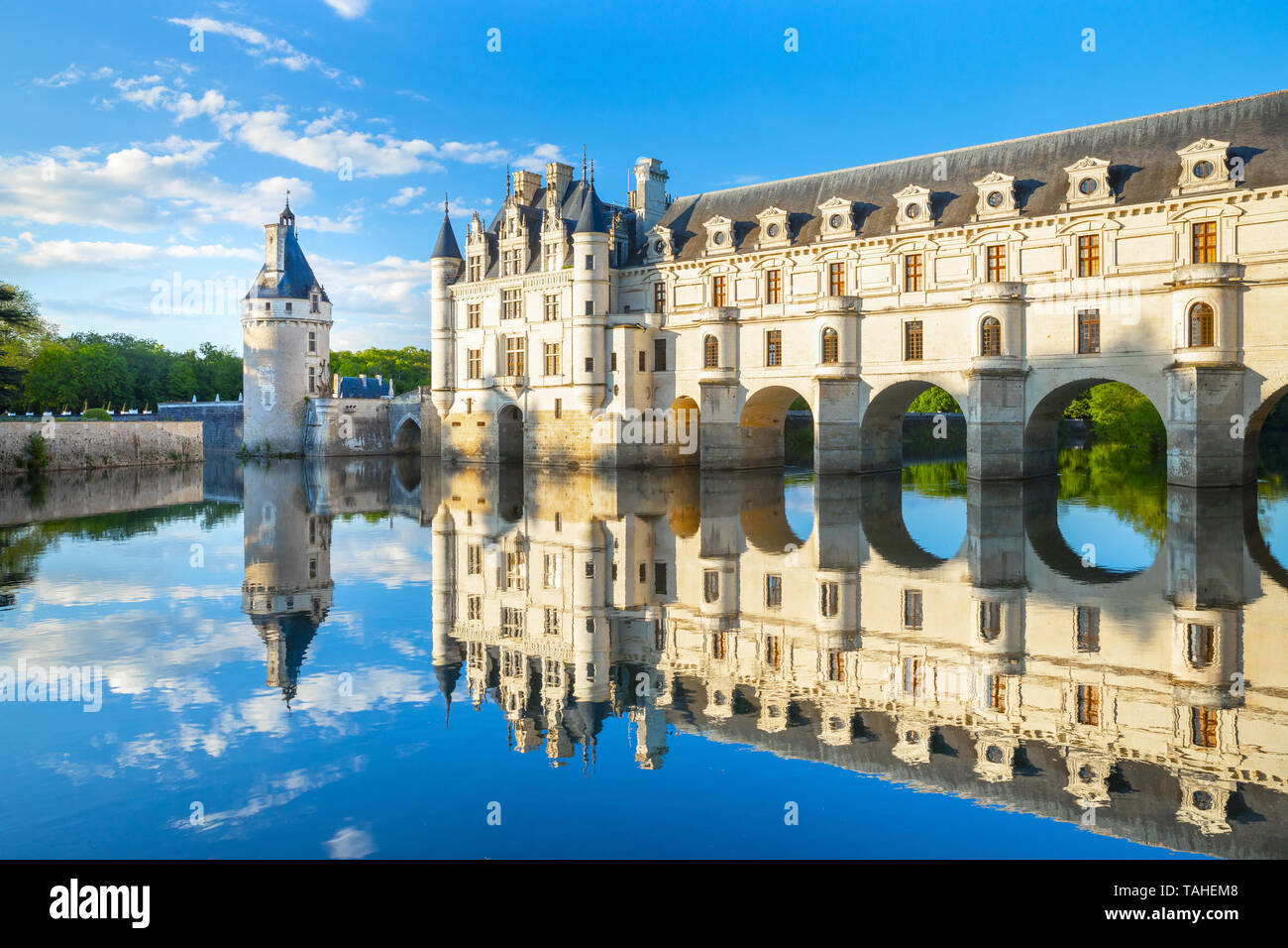 Chateau de Chenonceau is a french castle spanning the River Cher near ... Chateau de Chenonceau is a french castle spanning the River Cher near ...