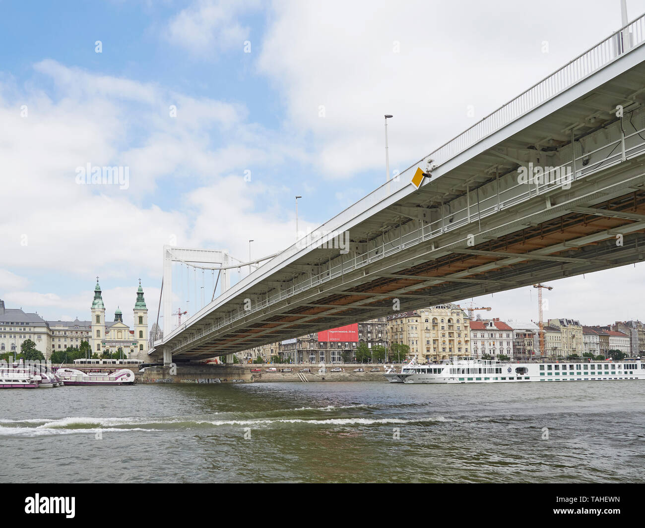 Budapest The Elisabeth Bridge spanning the river Danube connecting Buda ...