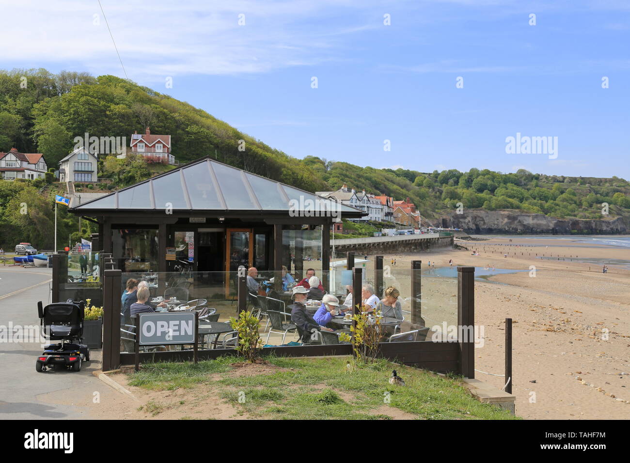 Scarborough sandside hi-res stock photography and images - Alamy