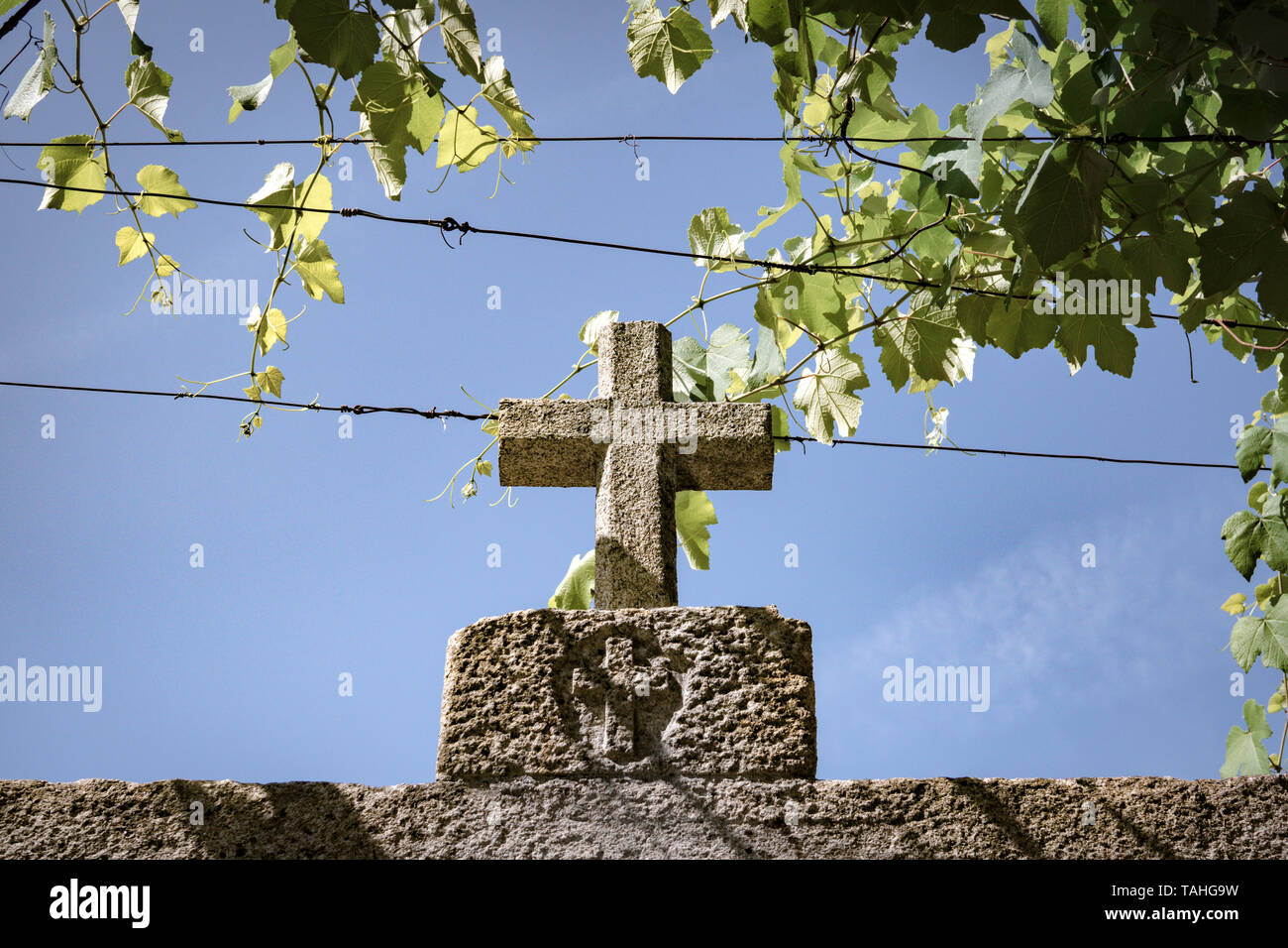 Outdoor stone cross hi-res stock photography and images - Alamy