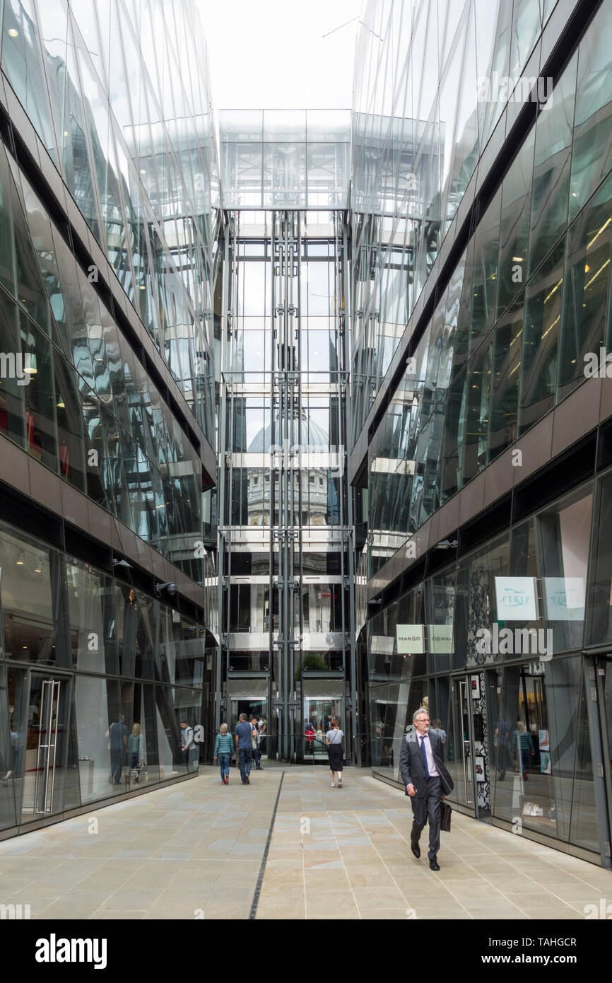 Shops and offices on New Change, City of London, UK Stock Photo - Alamy