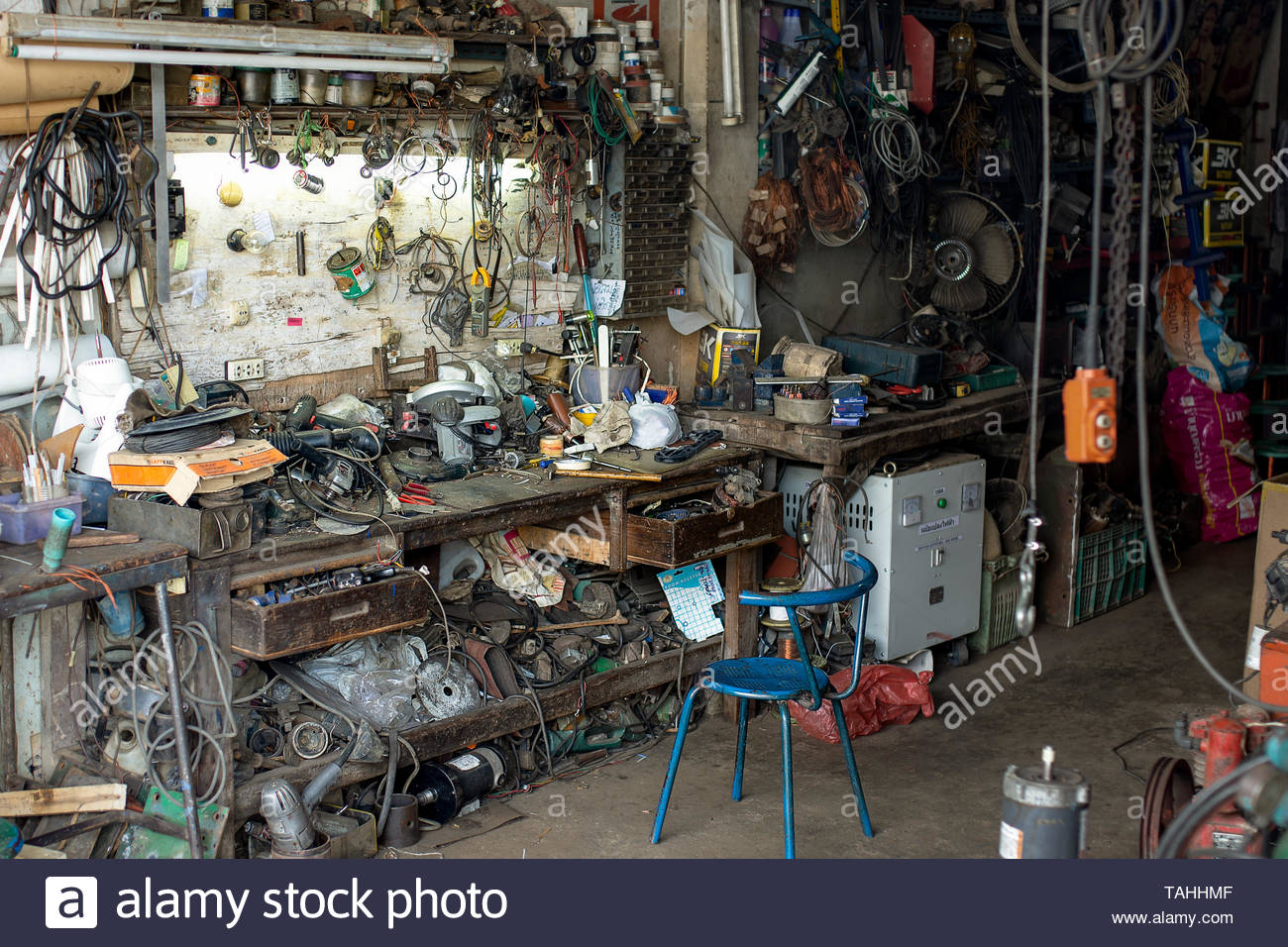 Electronics Repair Shop Stock Photos & Electronics Repair Shop Stock ...